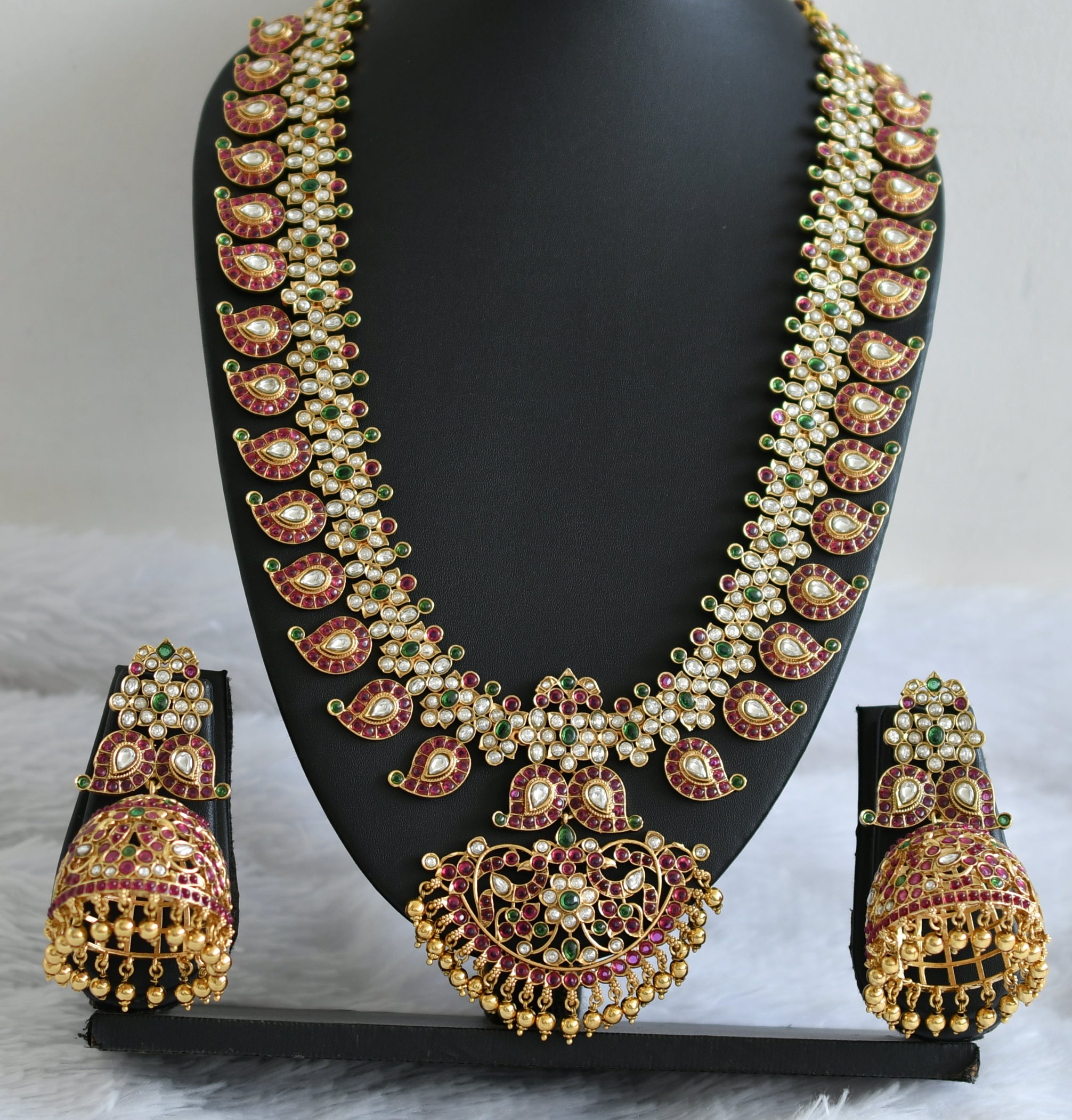 Matte finish kemp-green-white mango haar with very big jhumkka dj-3893 – dreamjwell