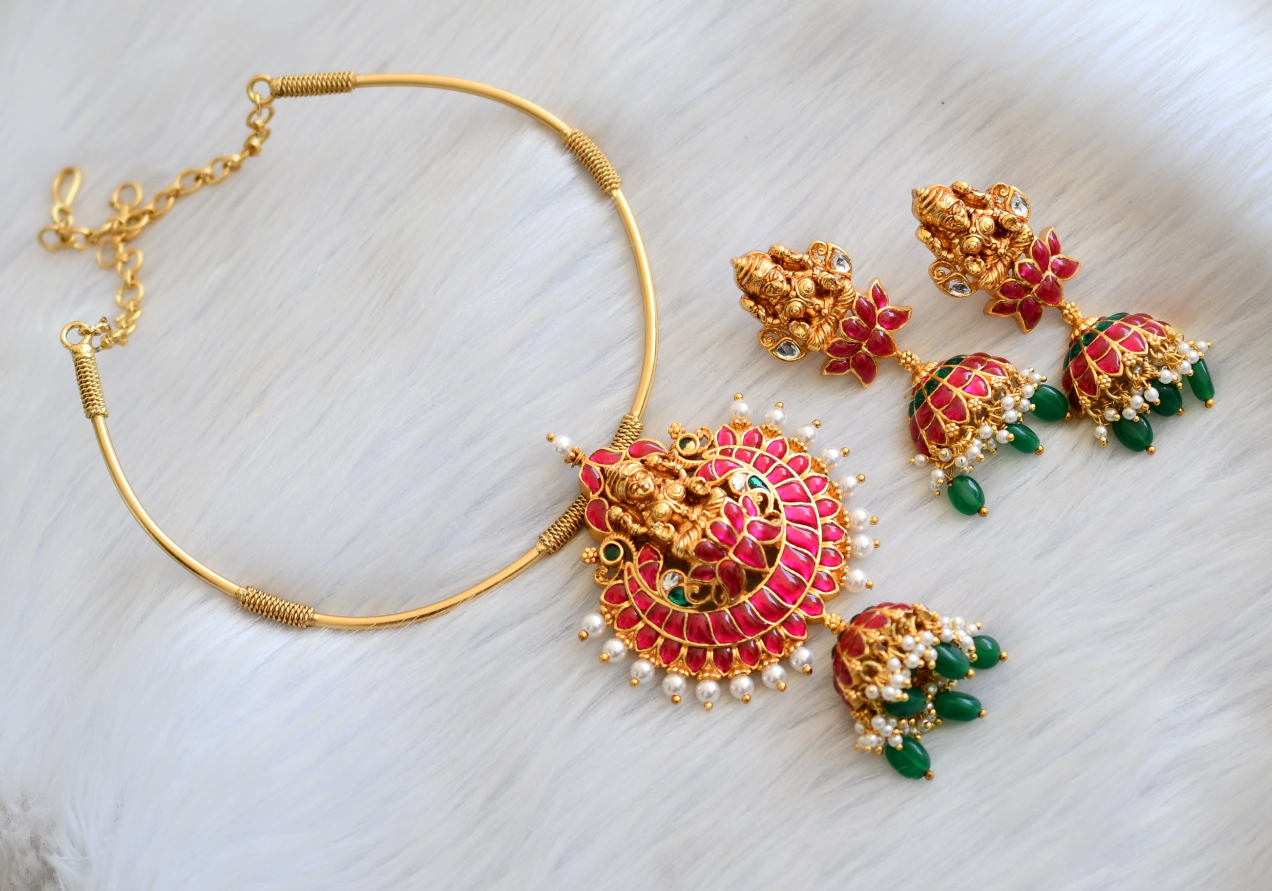 Matte finish pink-green-white kundan jadau Lakshmi green beads hasli n – dreamjwell