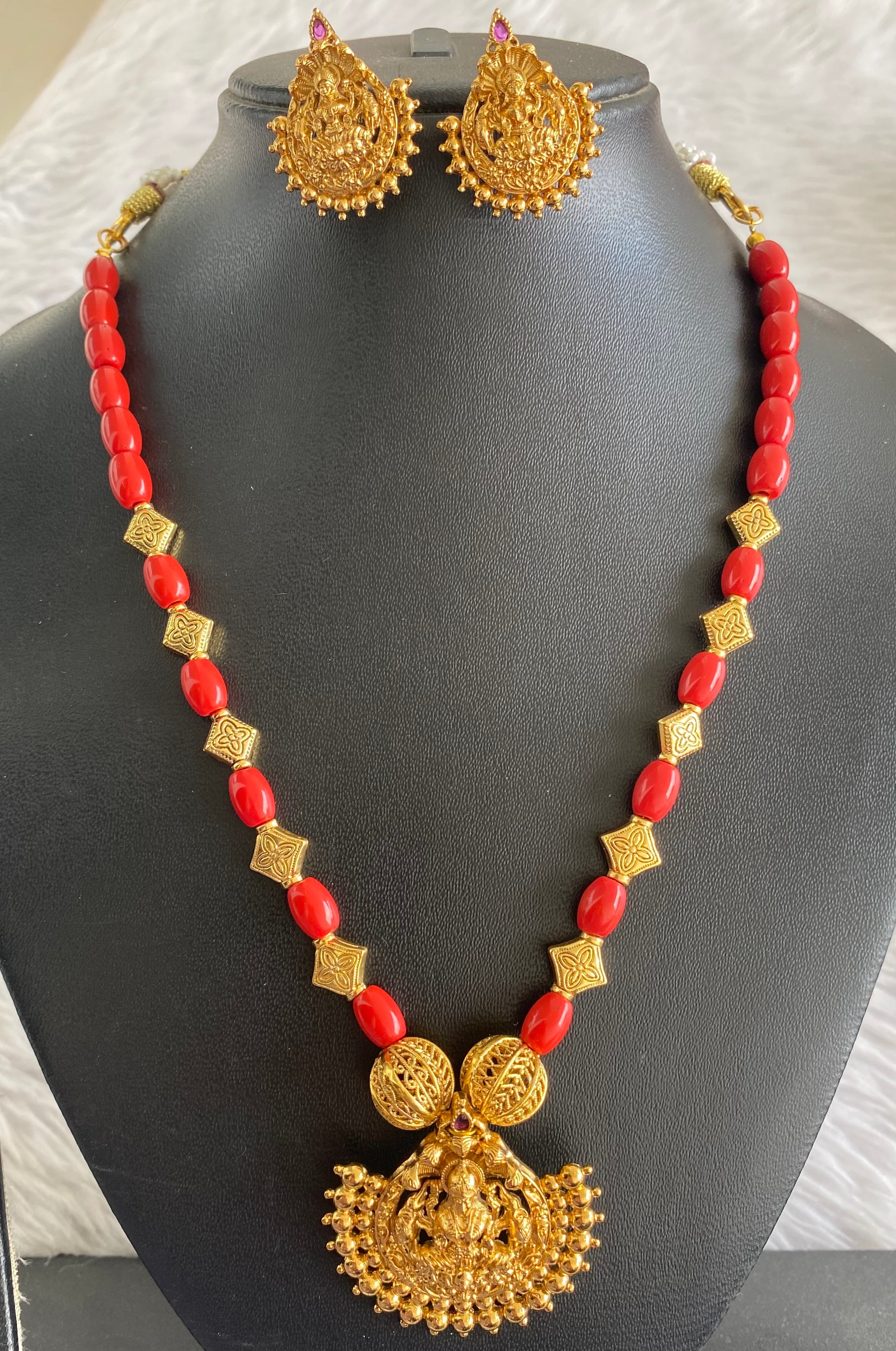 Matte finish coral-kemp stone lakshmi necklace set dj-46329 – dreamjwell