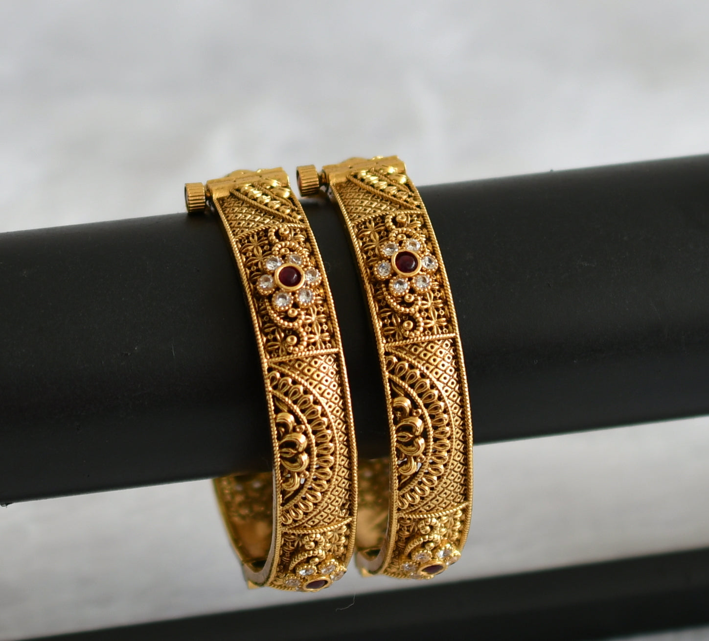 Antique finish kemp-white flower screw type bangles(2.8) dj-50949 ...