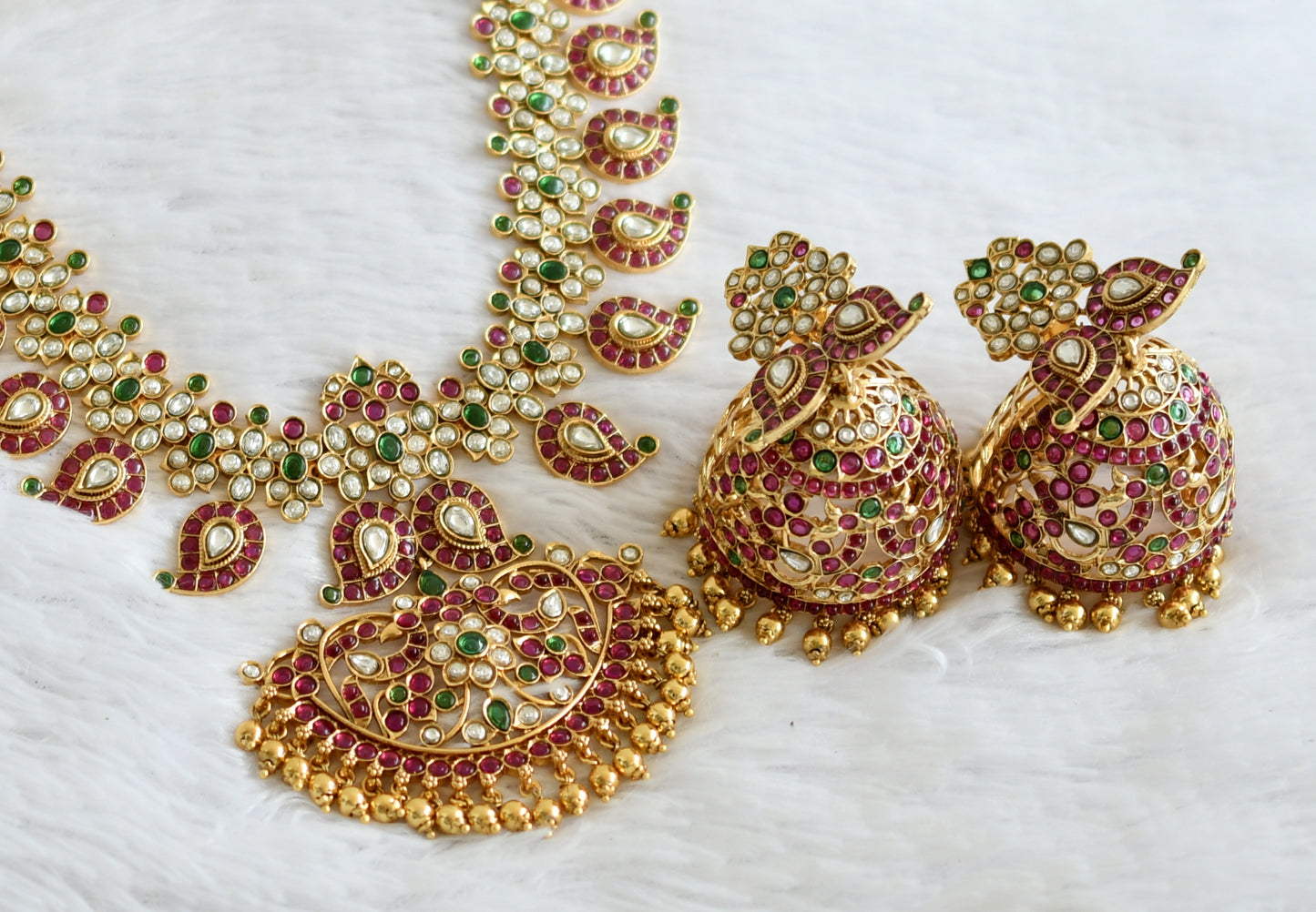 Matte finish kemp-green-white mango haar with very big jhumkka dj-3893 – dreamjwell