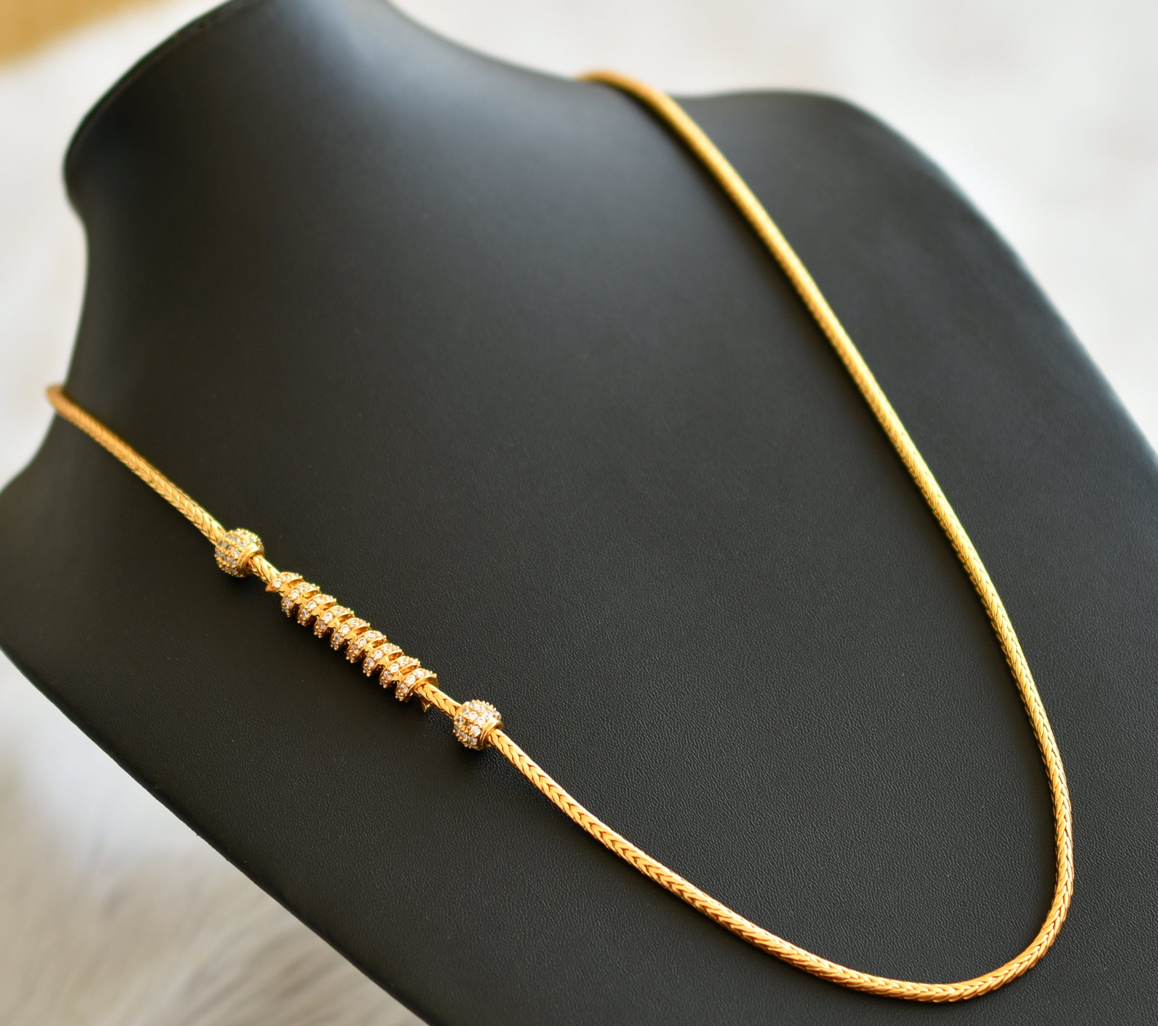 Gold tone cz white 24 inches spiral mugappu chain dj-45511 – dreamjwell