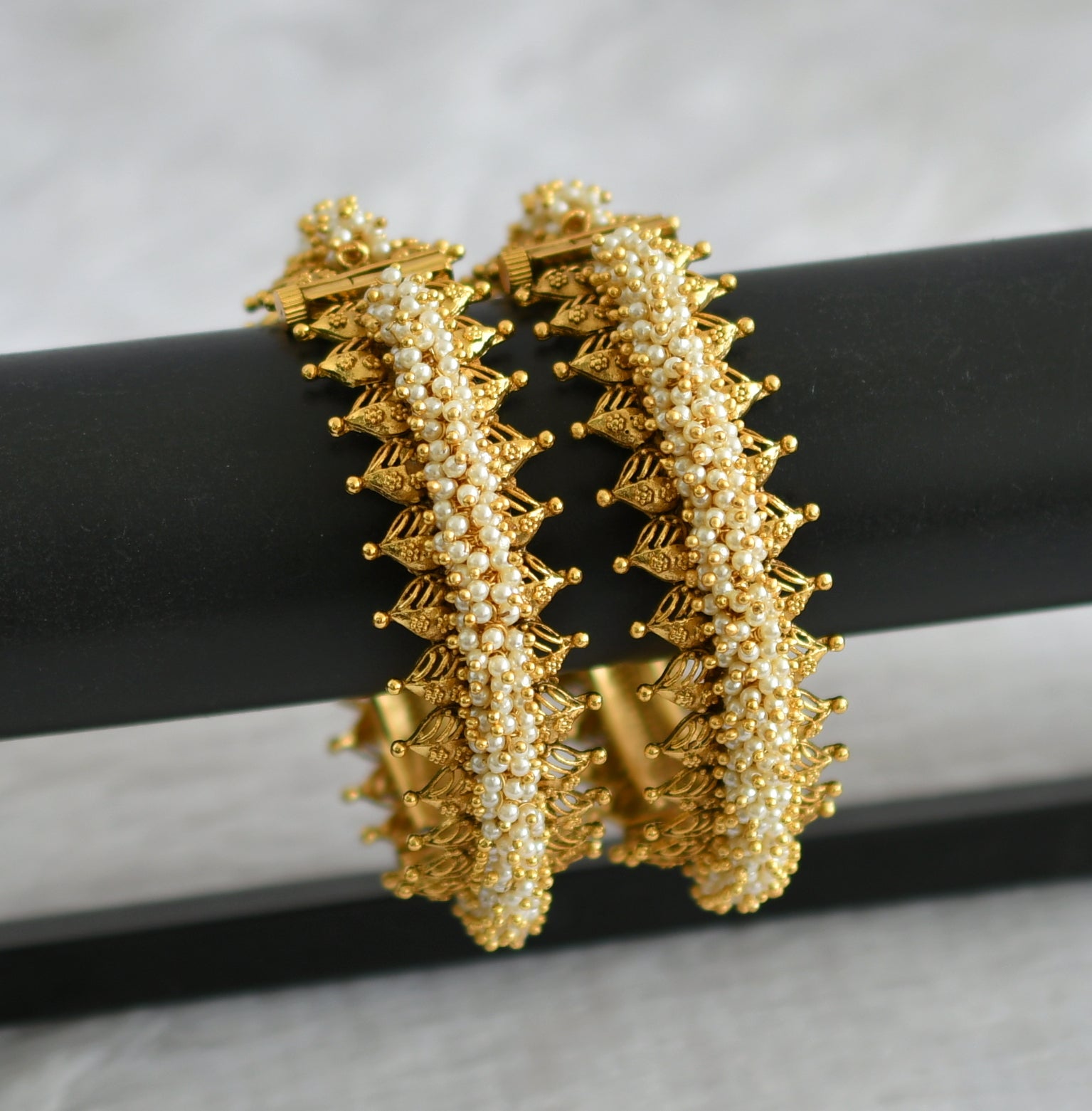 Matte finish pearl cluster screw bangles(2.6) dj-47416 – dreamjwell
