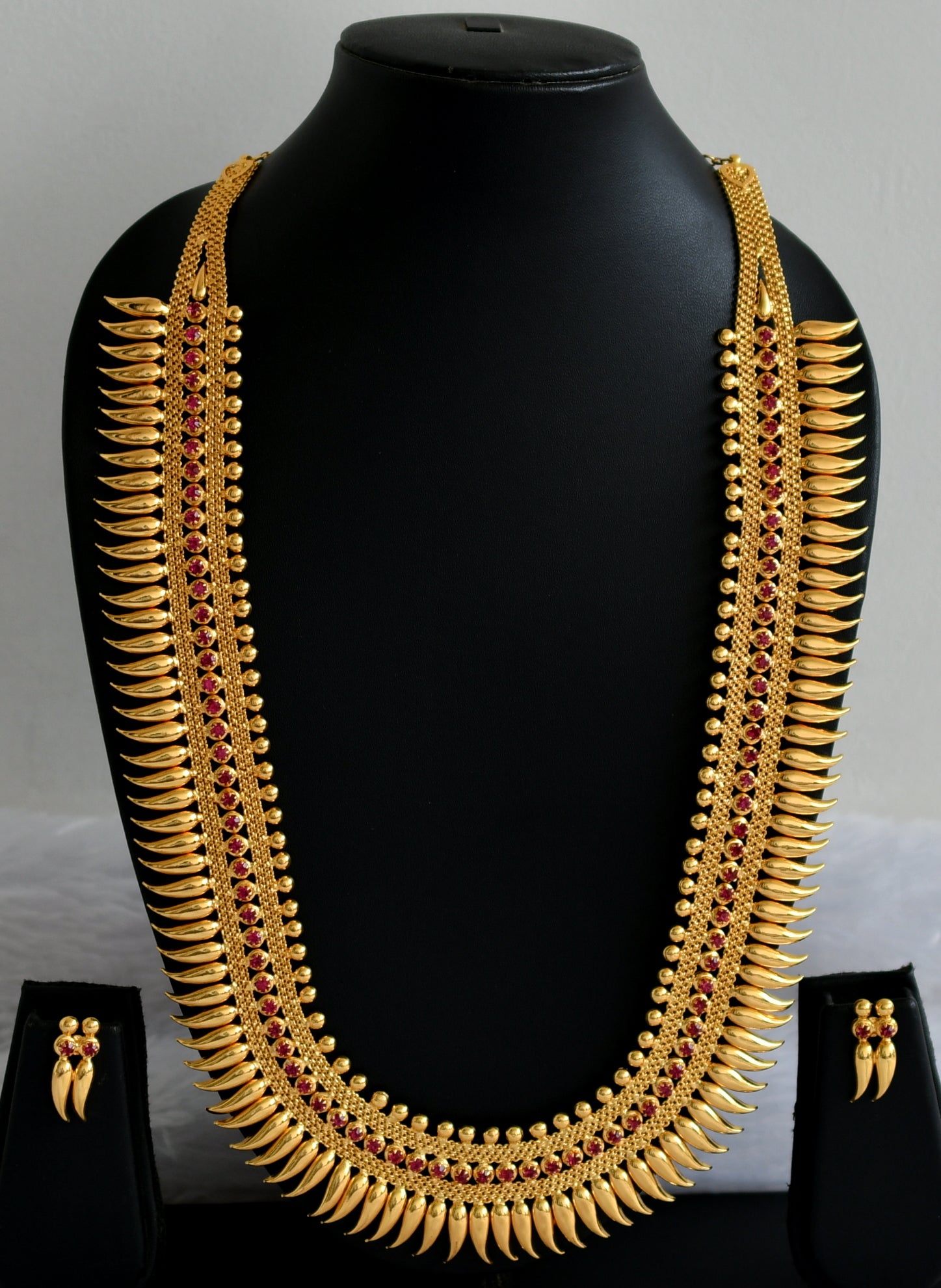 Gold tone kerala style pink mulla mottu haar set dj-47444 – dreamjwell