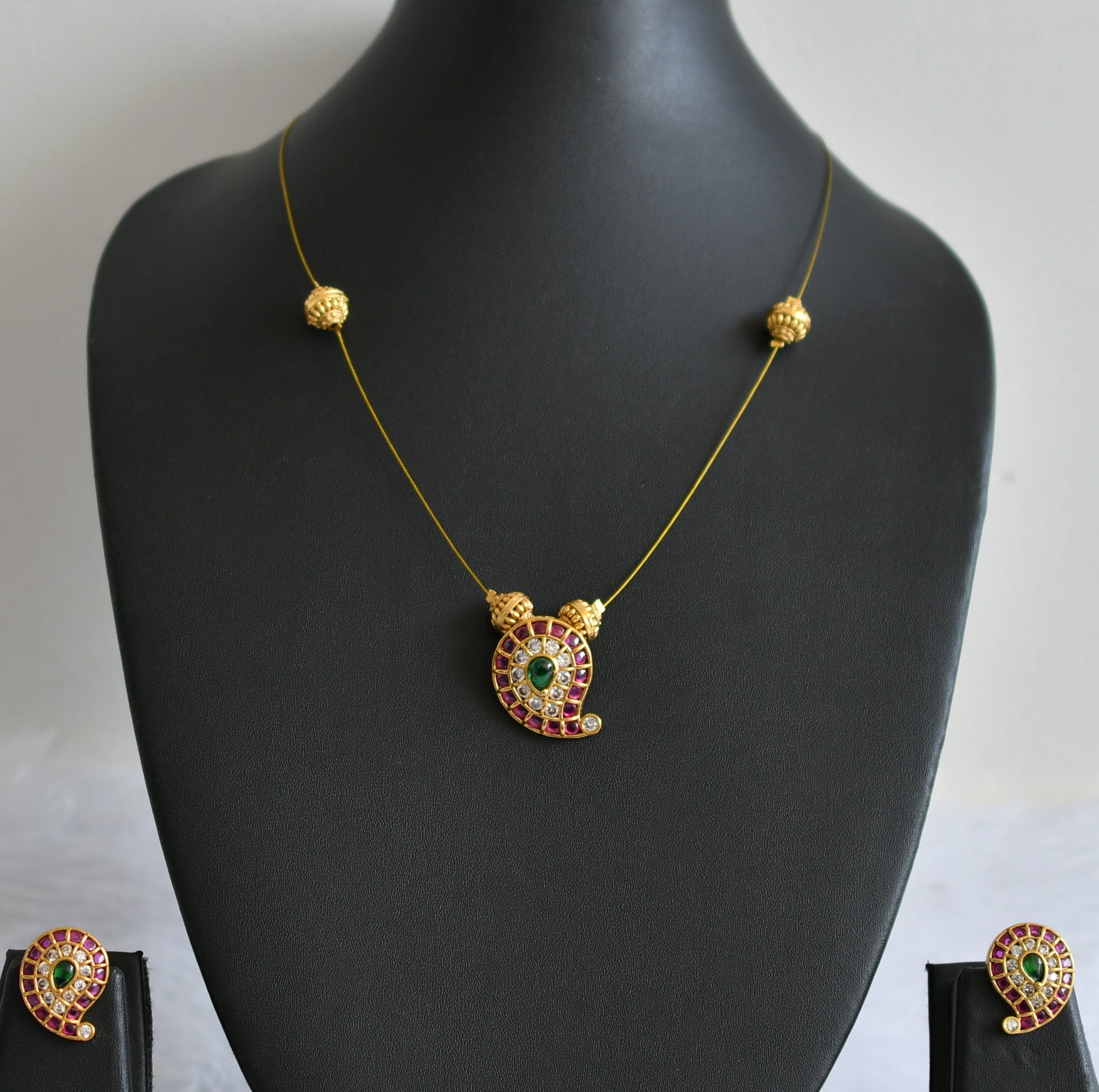 Matte finish kemp-green-white mango invisible necklace set dj-49307 ...