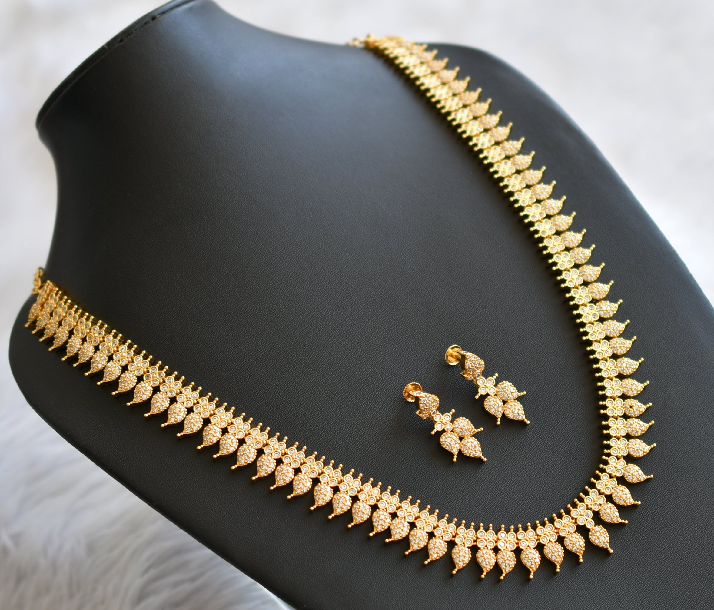 Gold tone cz white mango short haar set dj-45968 – dreamjwell