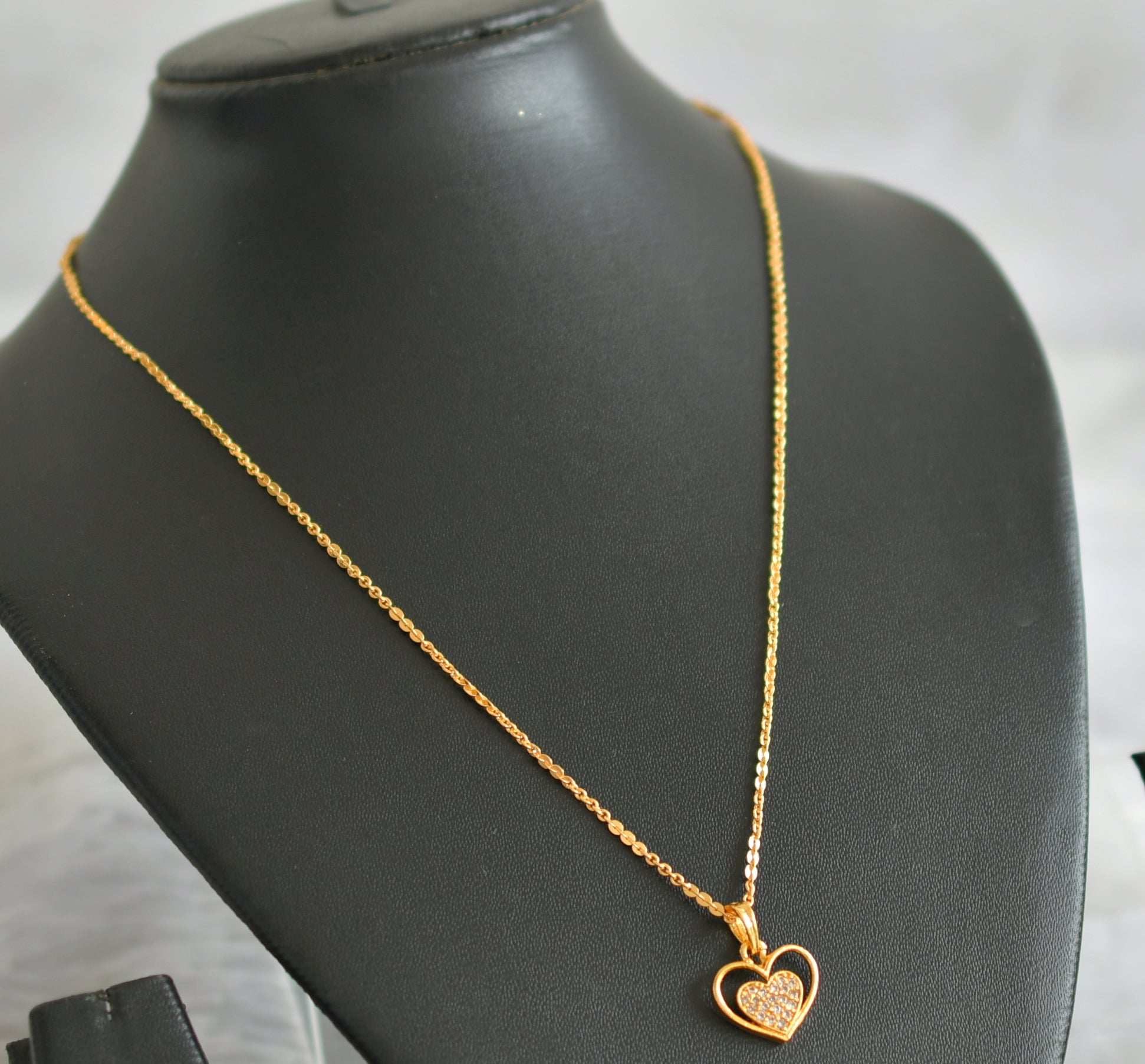 Gold tone 18 inches chain with cz white heart pendant dj-47600 – dreamjwell