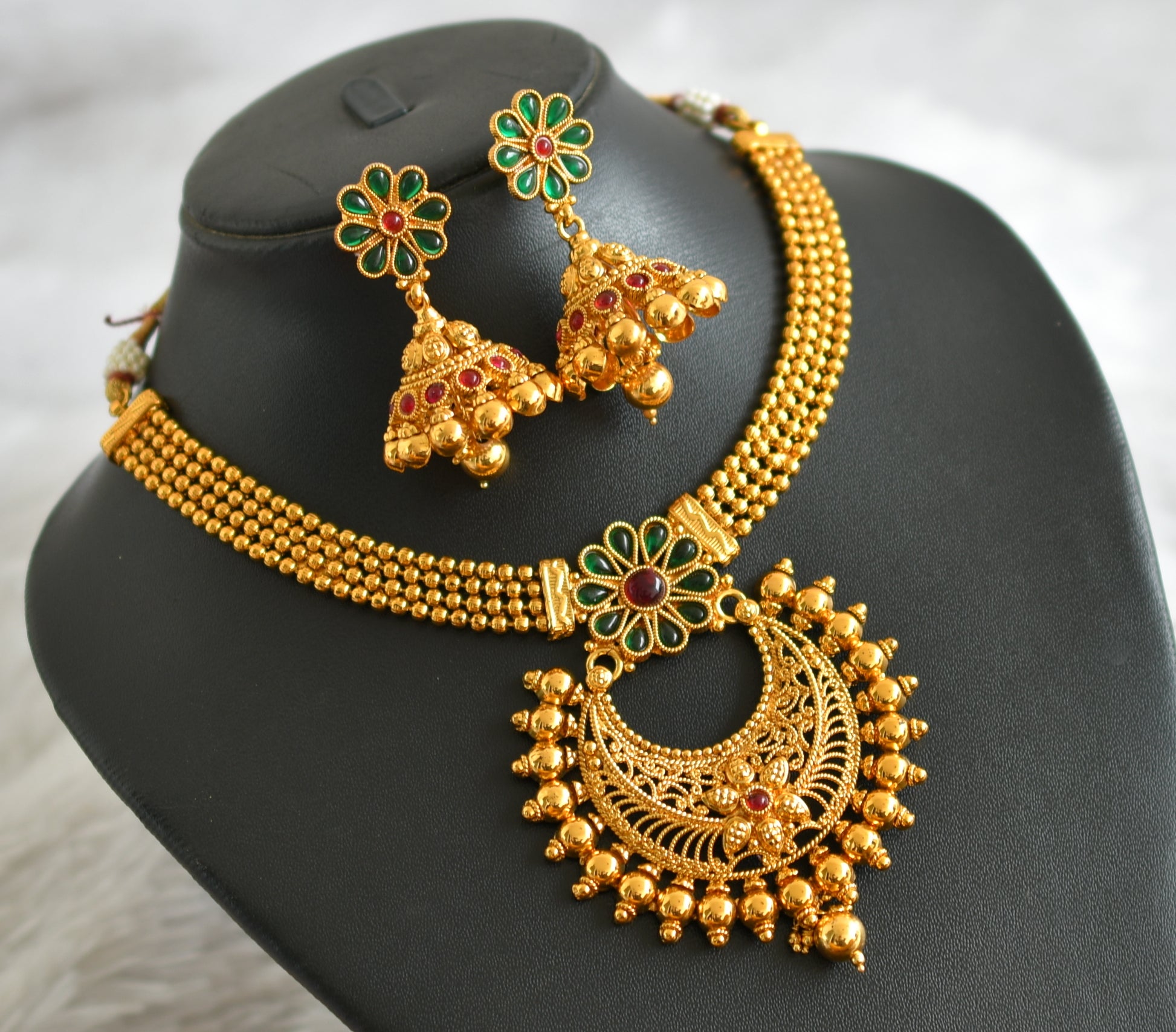 Antique gold tone kemp-green flower bali necklace set dj-47653 – dreamjwell