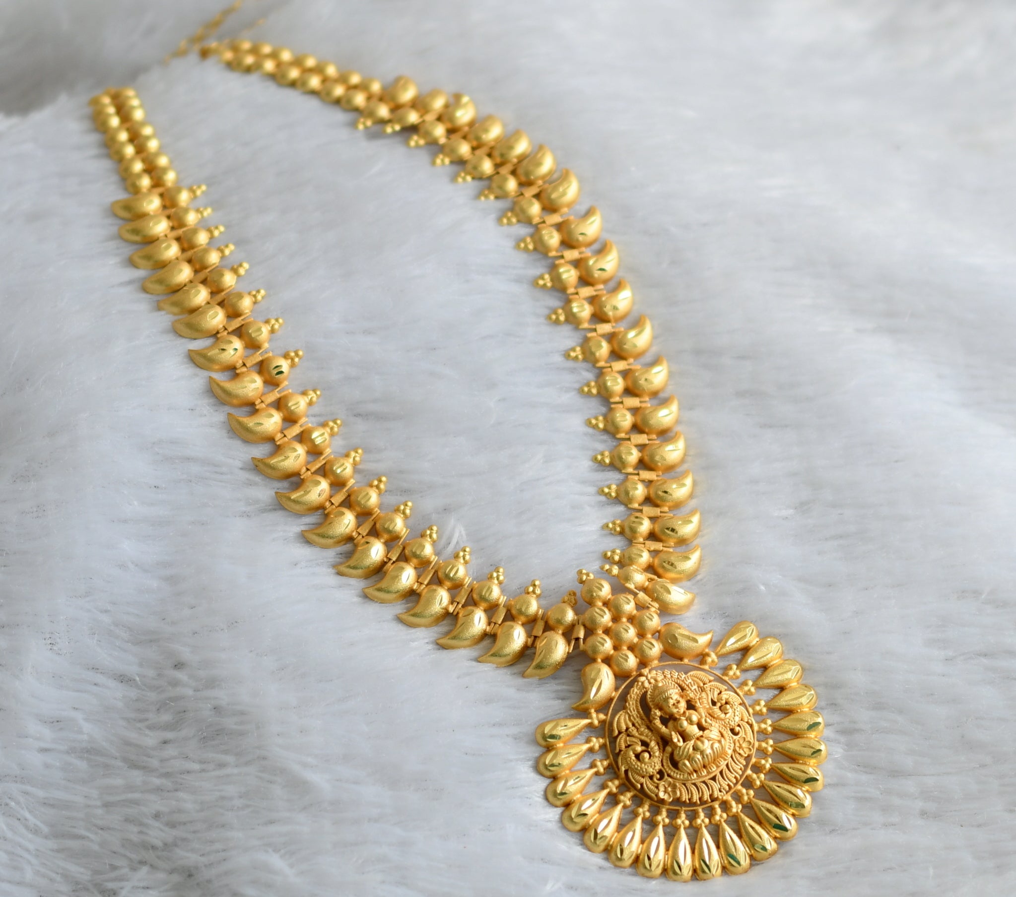 Matte gold tone kerala style lakshmi mango short haar dj-47798 – dreamjwell