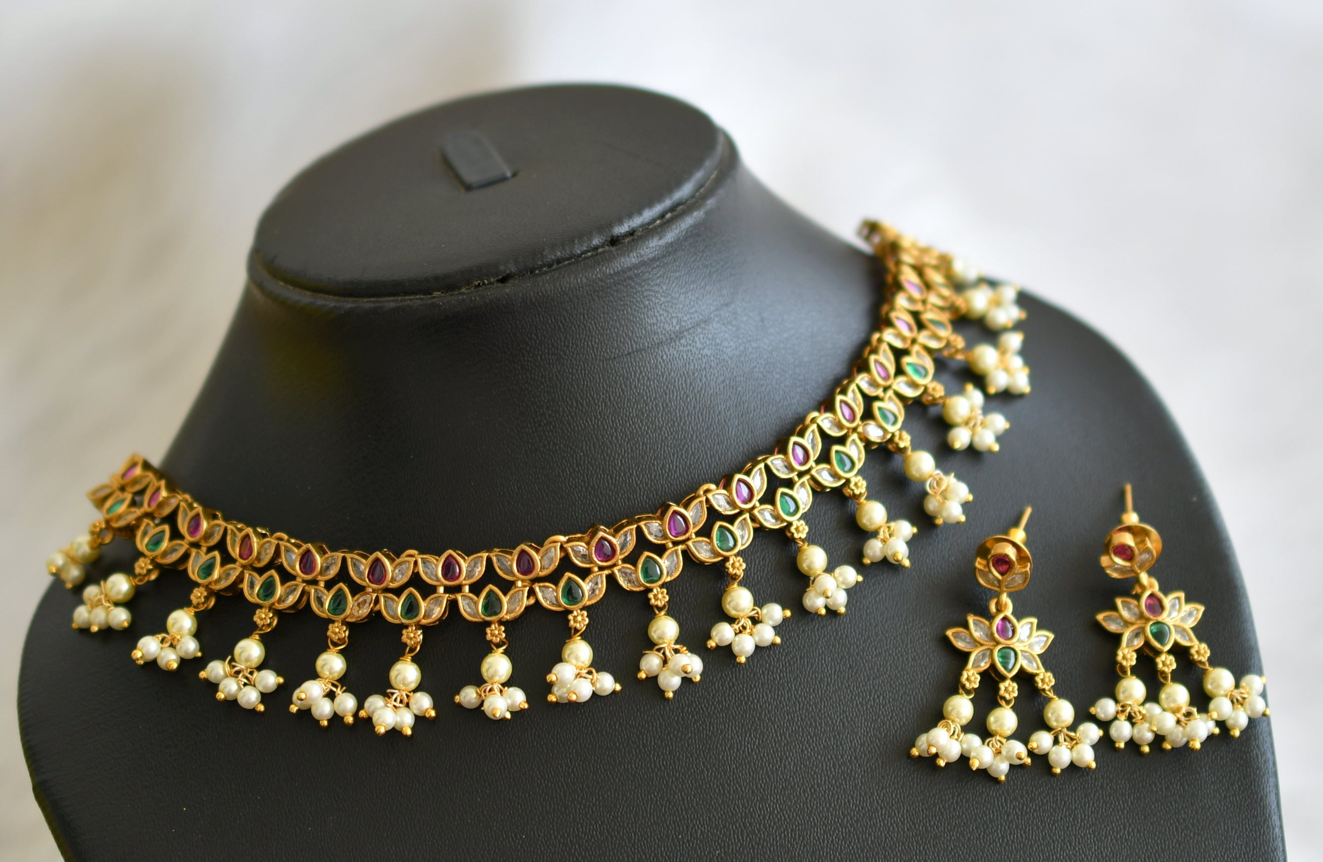 Matte finish kemp-green-white pearl cluster lotus choker necklace set – dreamjwell