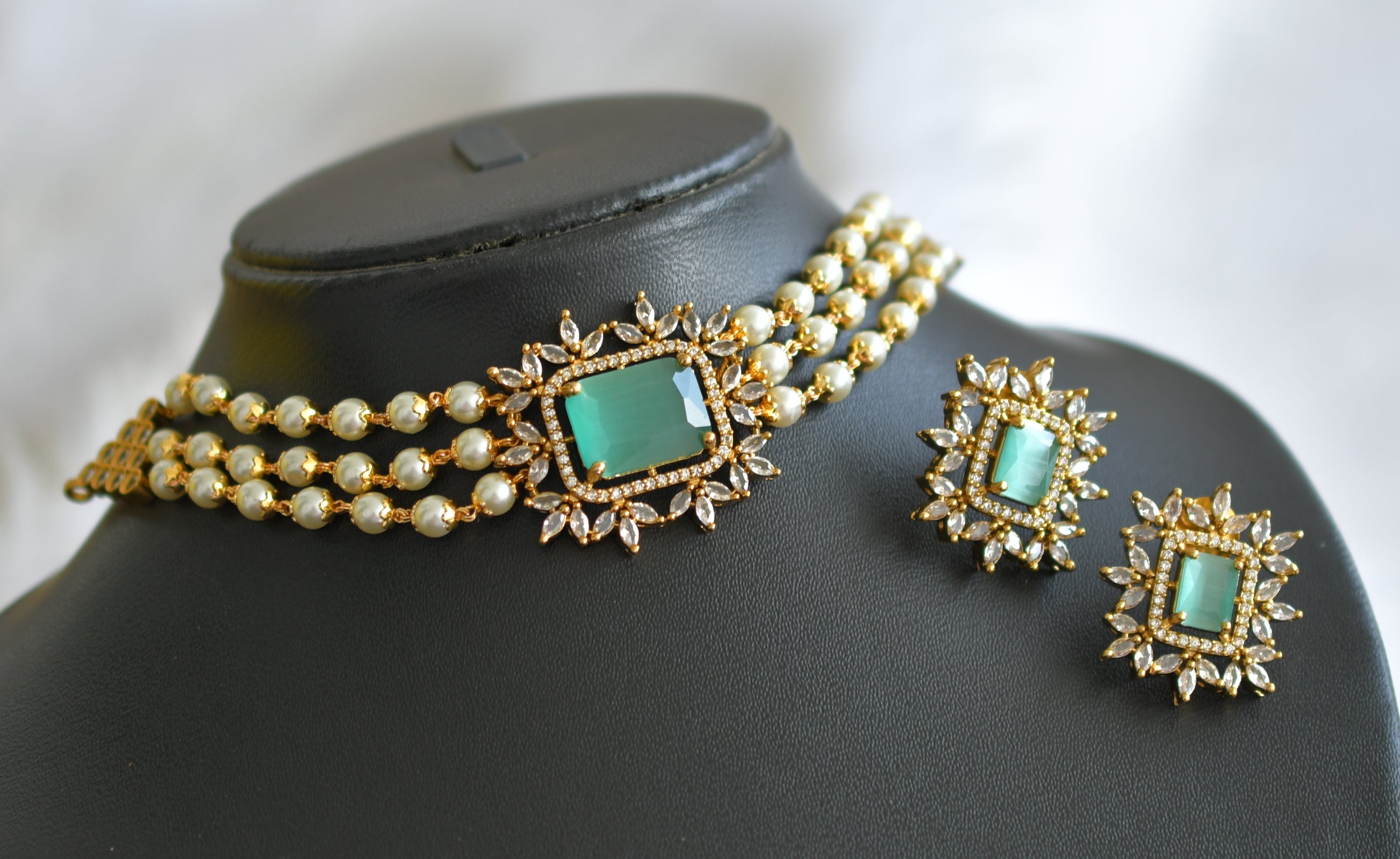 Matte finish sea green-white block stone pearl victorian choker set dj ...