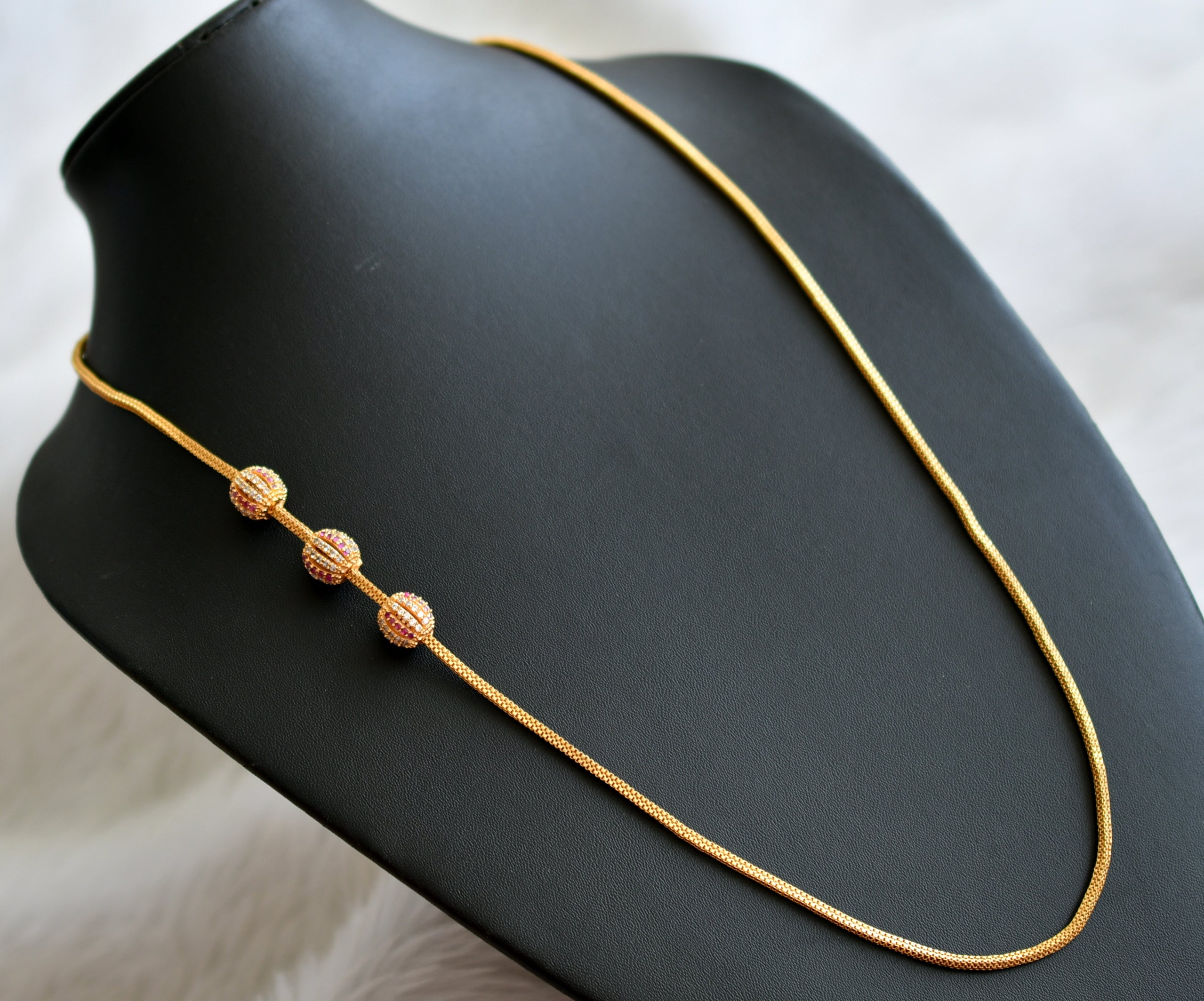 Gold tone 24 inches ruby-white ball mugappu chain dj-44639 – dreamjwell