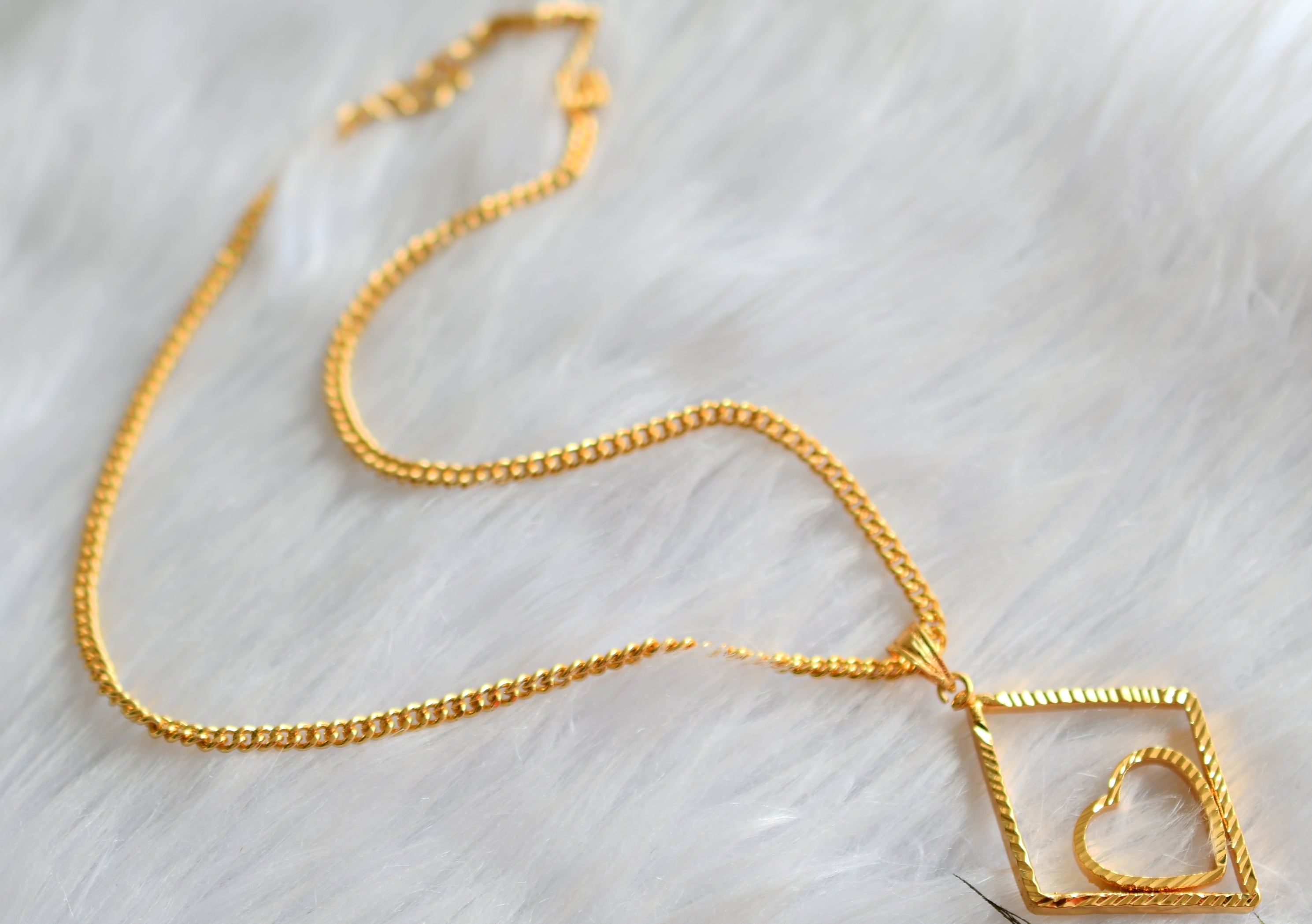 Gold tone 18 inches chain with heart pendant dj-43122 – dreamjwell