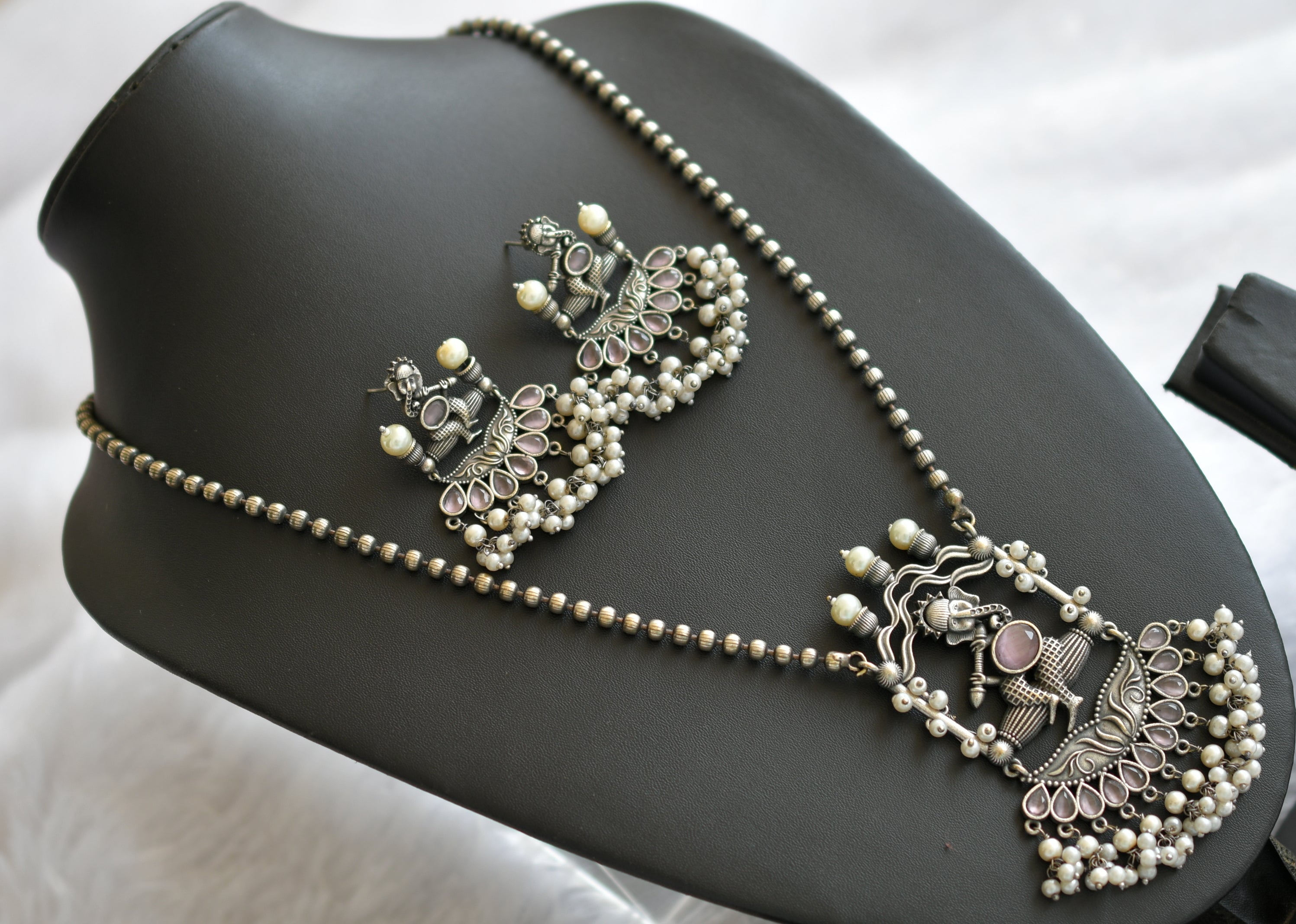 Silver tone baby pink-pearl ganesha haar set dj-46463 – dreamjwell