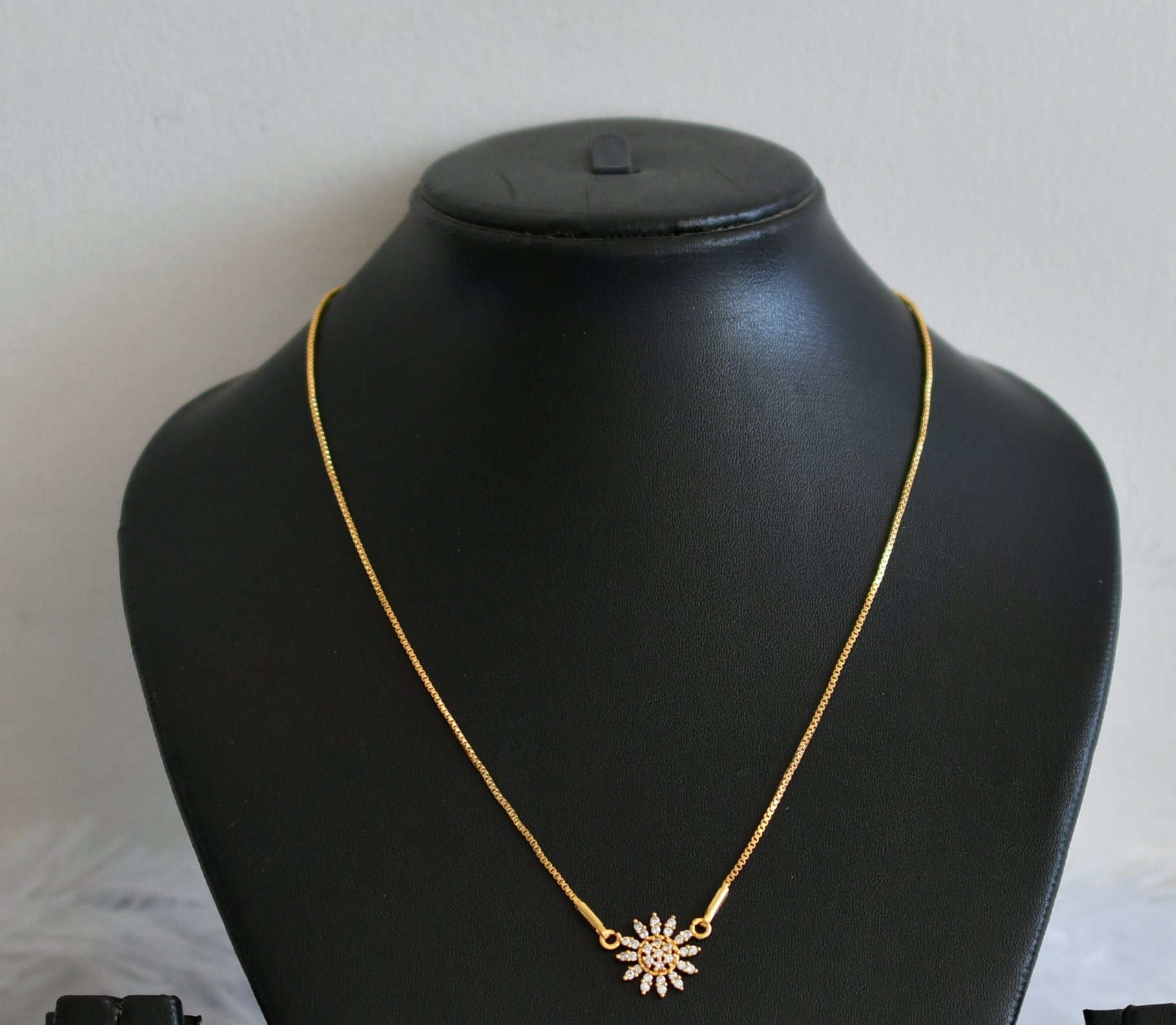 Gold tone 18 inches chain with cz white flower pendant dj-50309 ...
