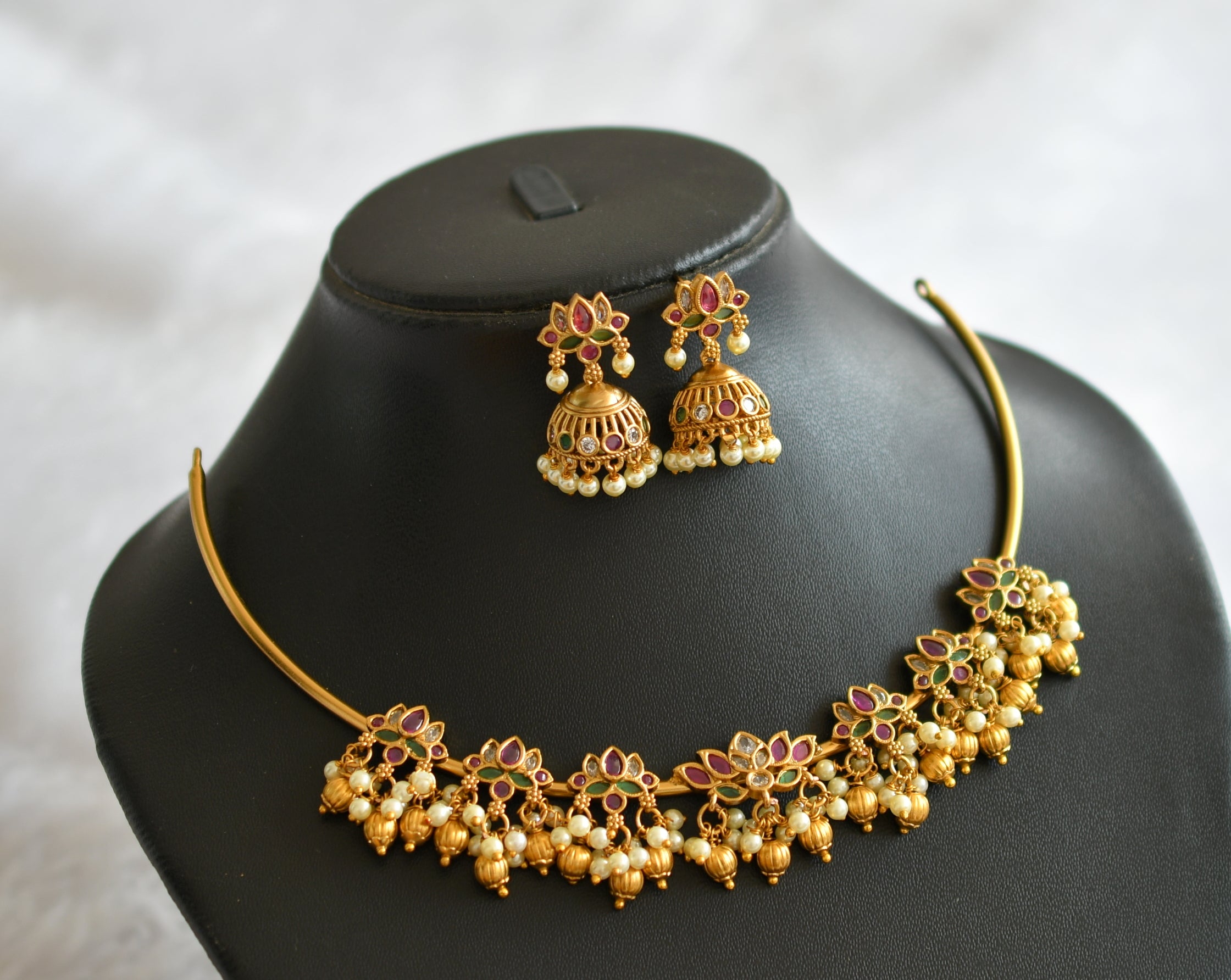 Matte finish kemp-green-white lotus hasli necklace set dj-46608 ...