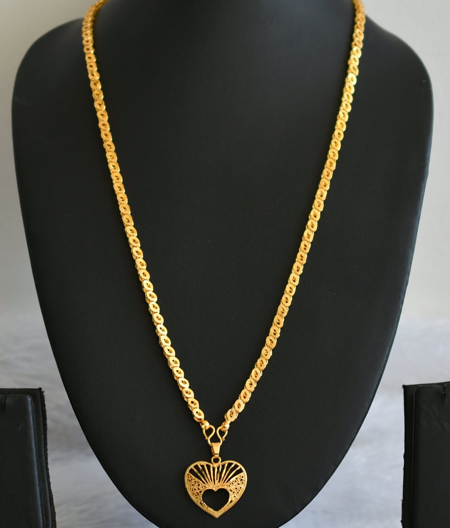 Gold tone 24 inches chain with heart pendant dj-50335 – dreamjwell