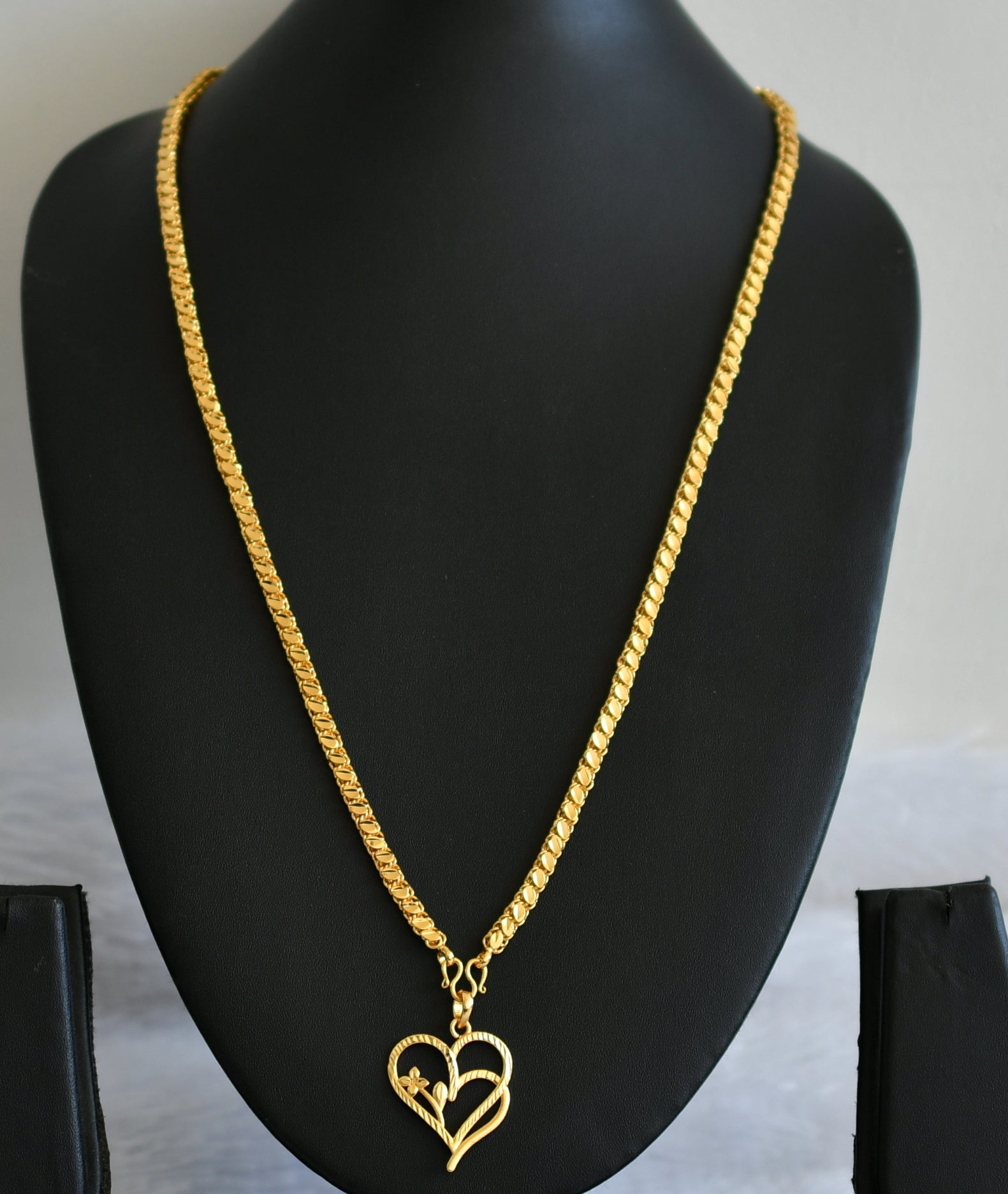 Gold tone 24 inches chain with flower heart pendant dj-50336 – dreamjwell