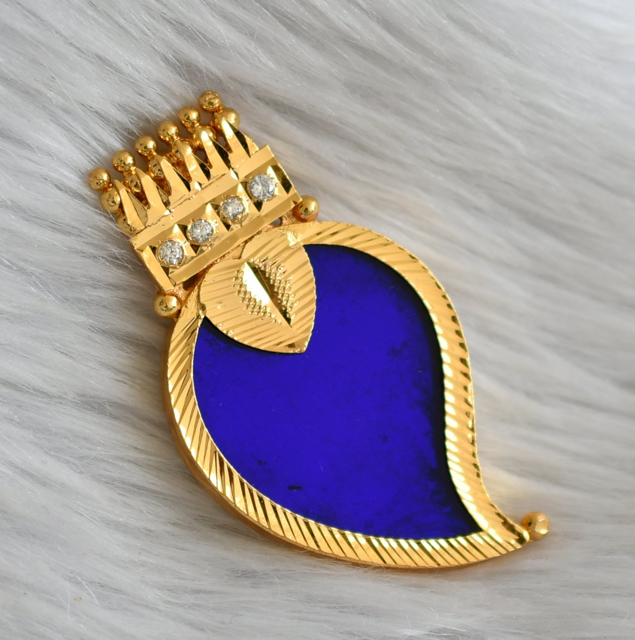 Gold tone kerala style white-blue mango pendant dj-44994 – dreamjwell