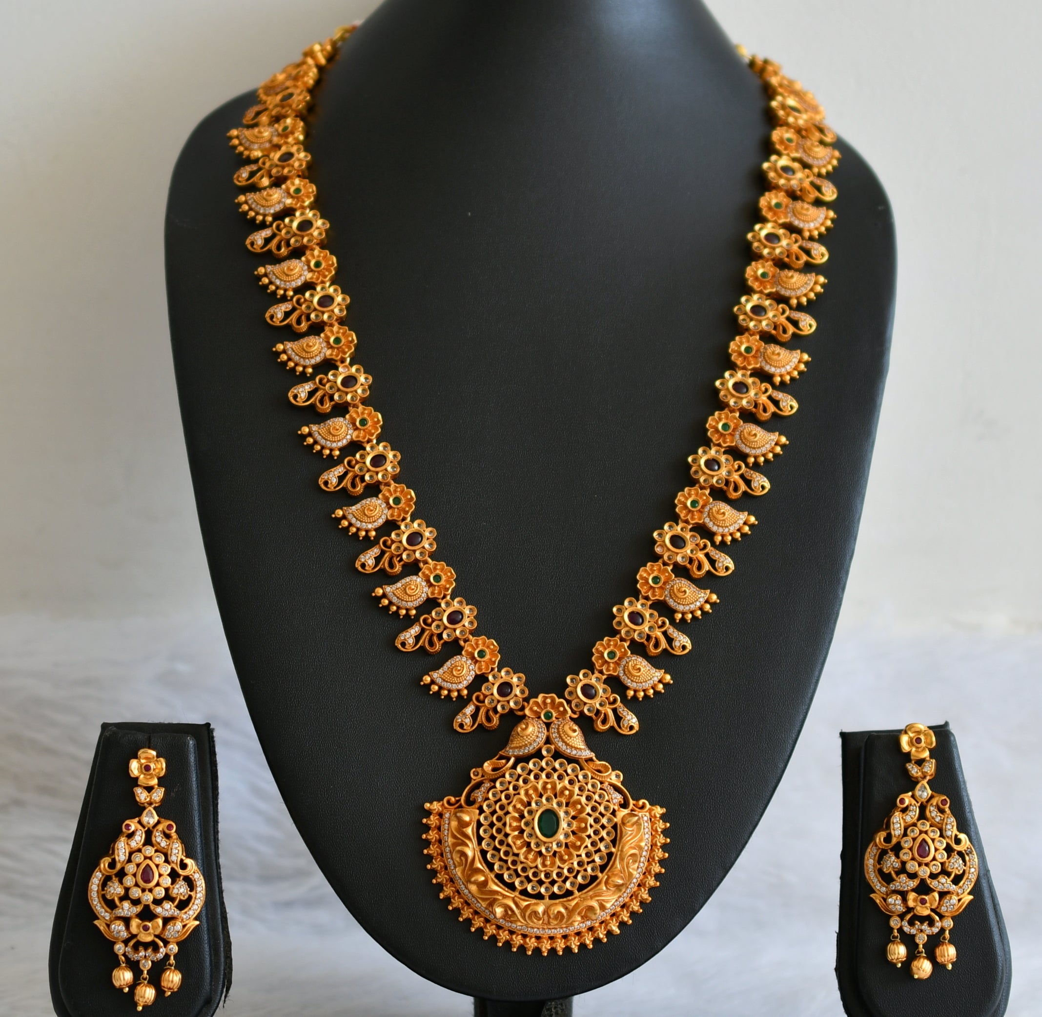 Matte finish kemp-emerald-white mango-flower short haar set dj-50418 ...