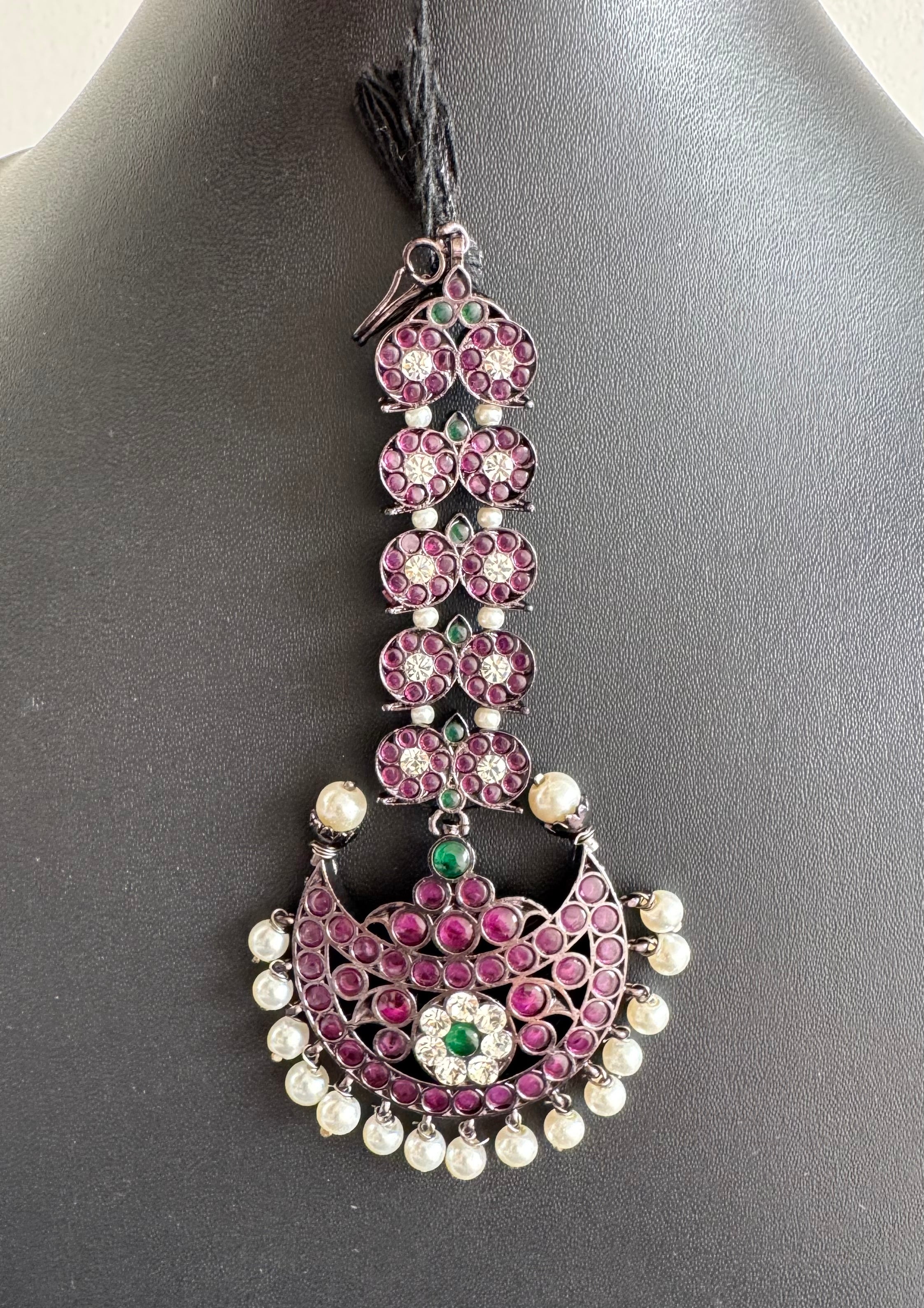Black finish precious kemp-green-white pearl mango moon tikka dj-52290 ...