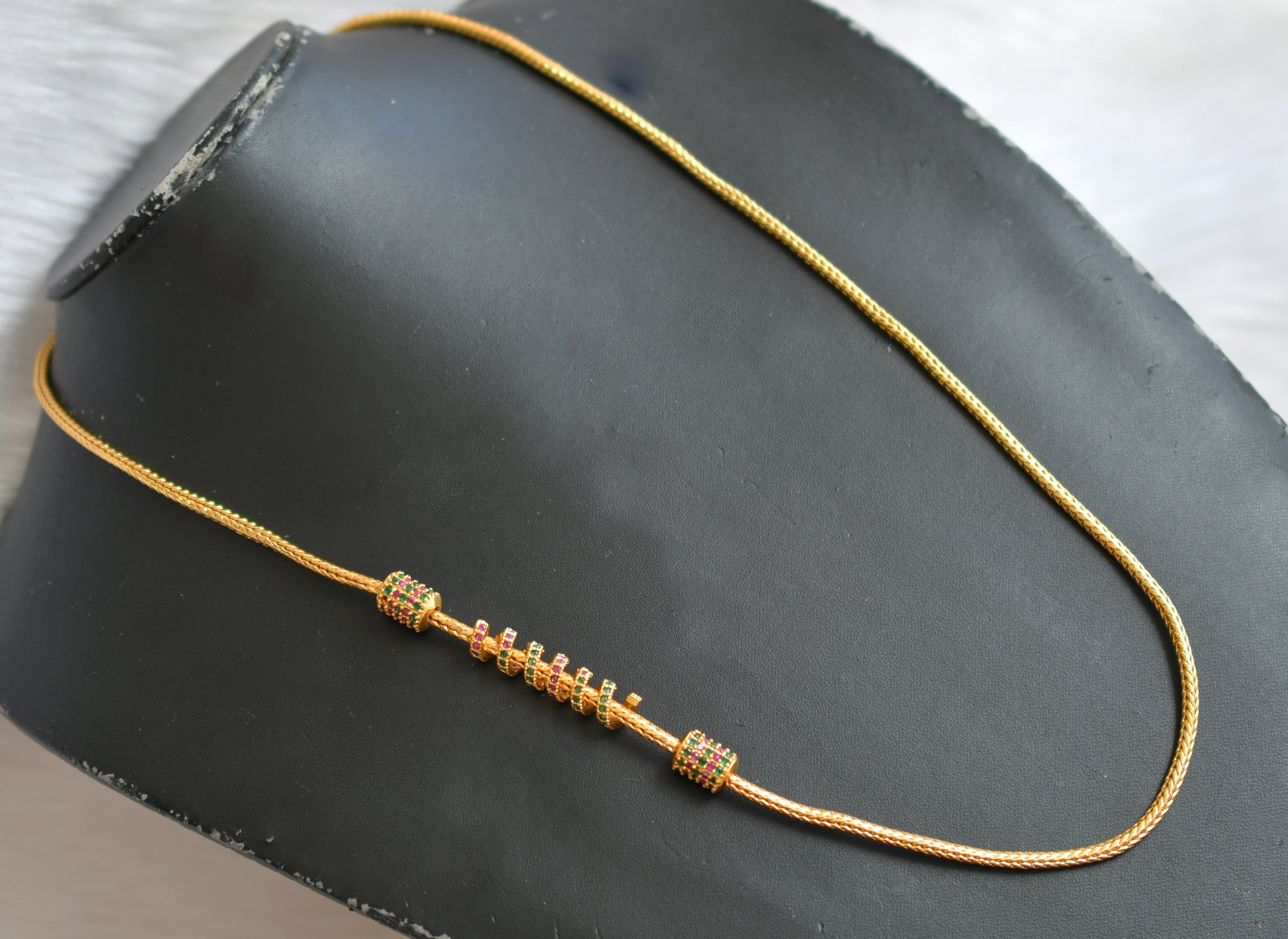 Gold tone ruby-green spiral Mugappu chain dj-40142 – dreamjwell
