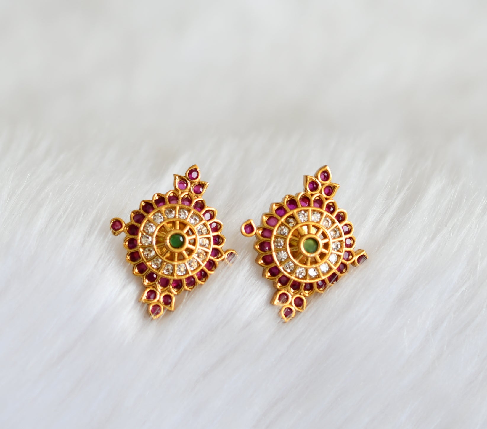 DREAMJWELL - Beautiful Matt Finish Kemp-green Naam-chakra-shanku Manga ...