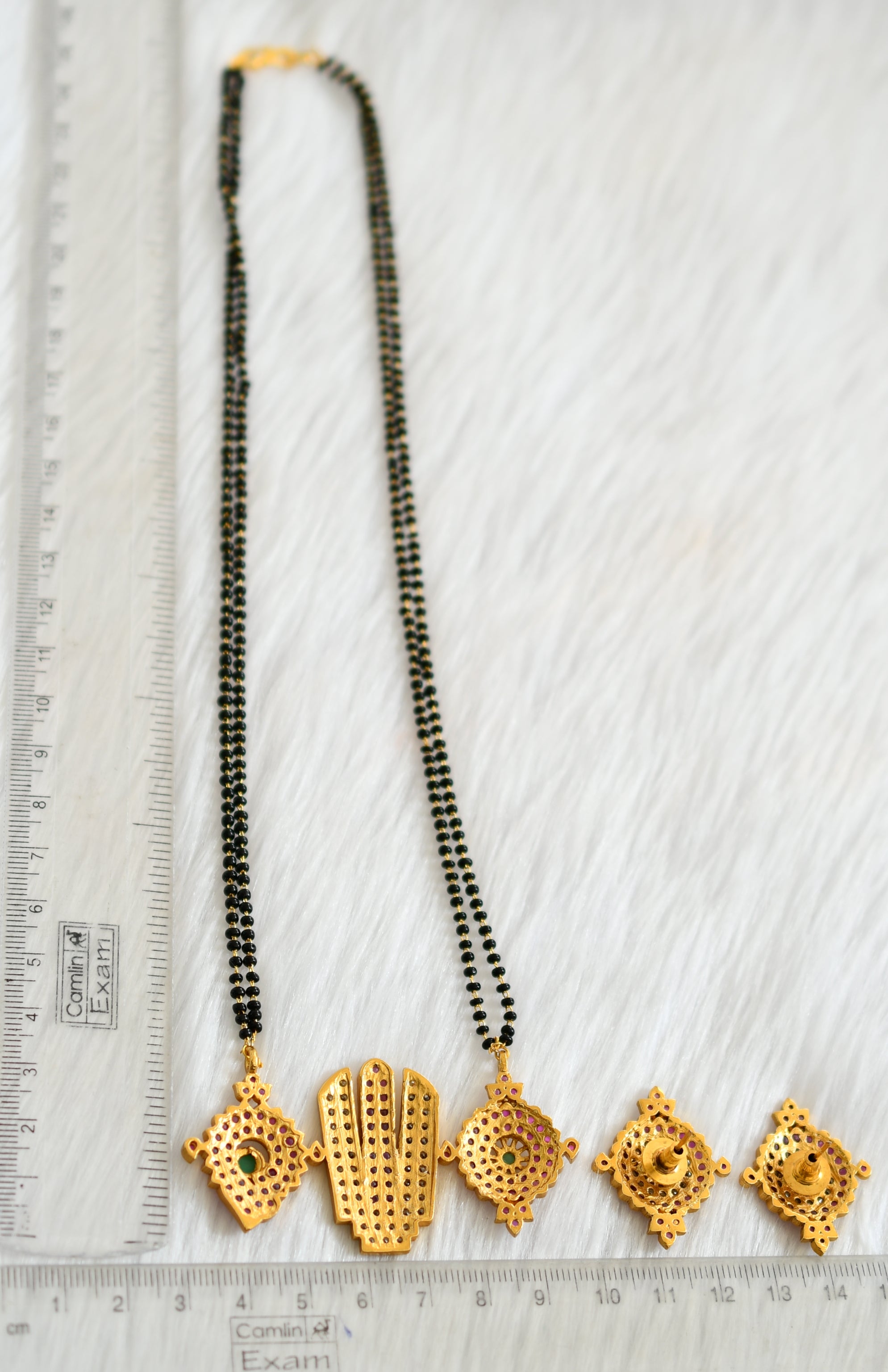 DREAMJWELL - Beautiful Matt Finish Kemp-green Naam-chakra-shanku Manga ...