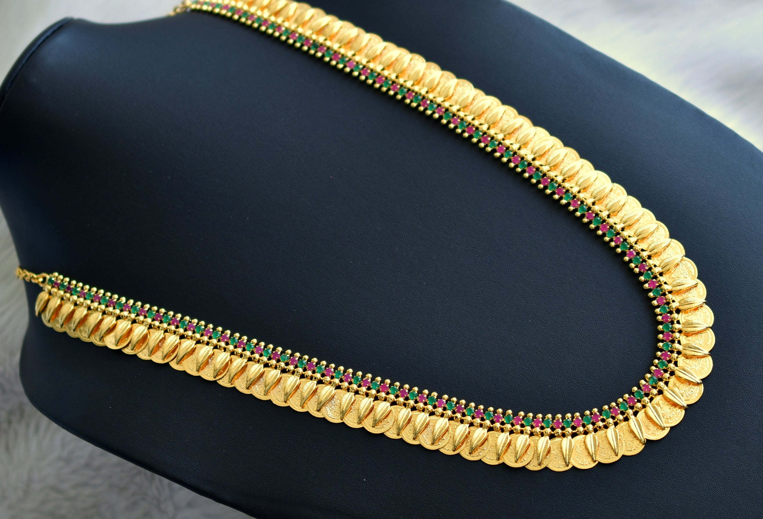 Gold tone ruby-green stone Lakshmi coin haar dj-41941 – dreamjwell