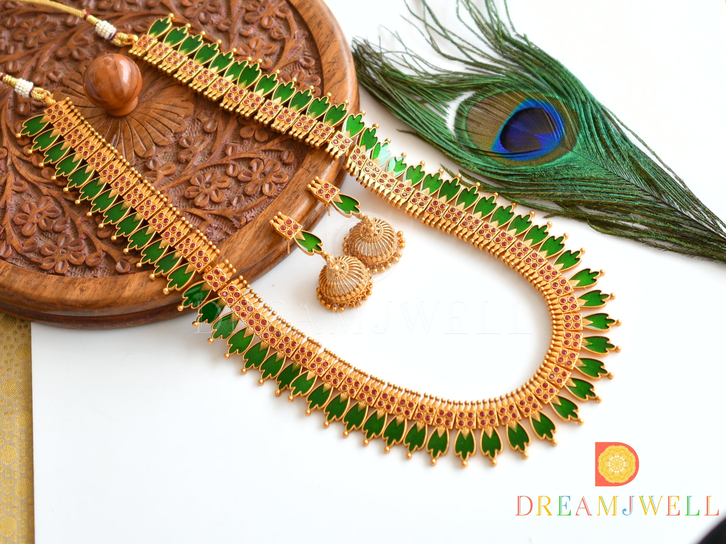 Matte finish green-red Kerala style haar set dj-36257 – dreamjwell