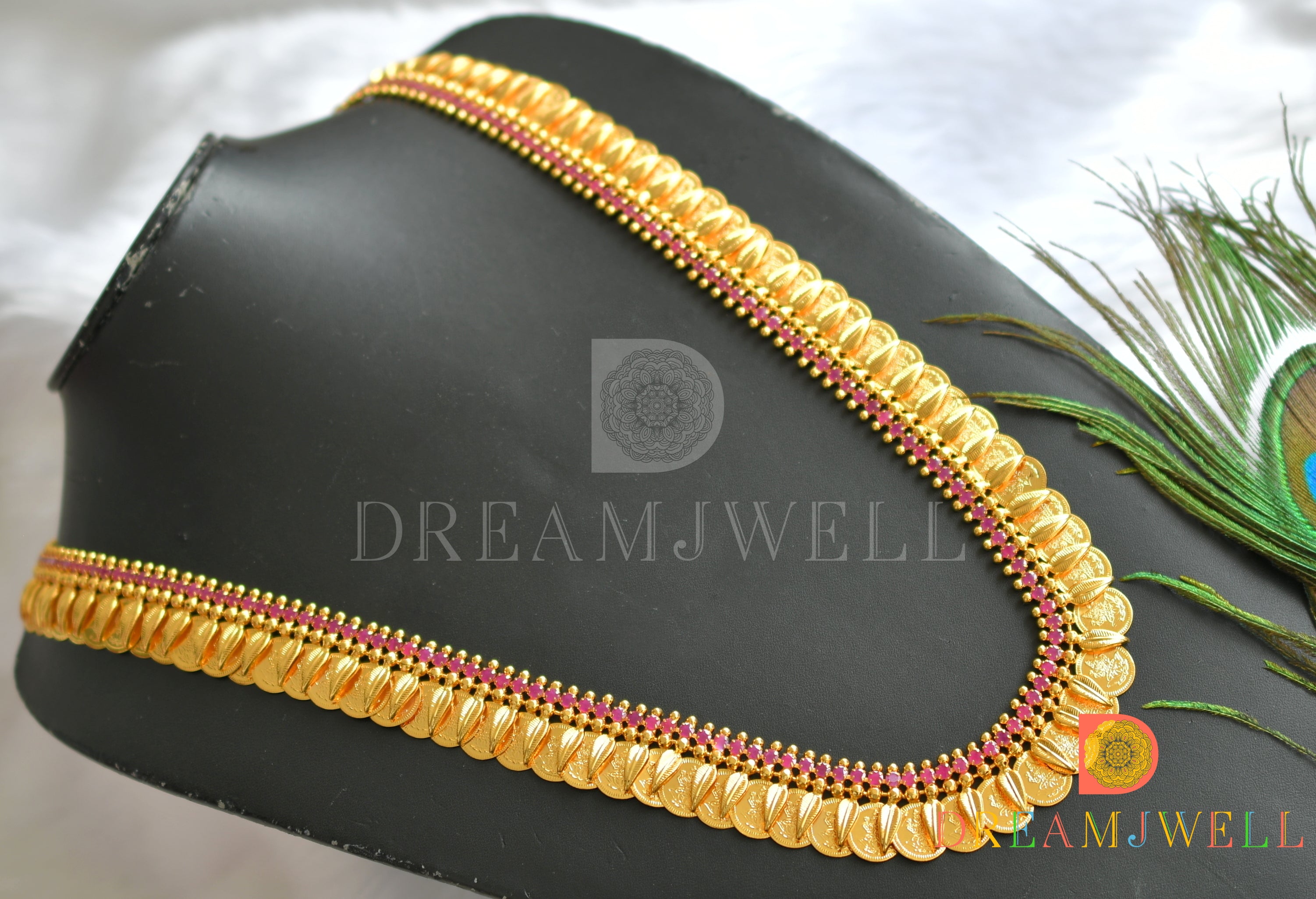 Gold tone pink stone leaf Lakshmi coin haar dj-37768 – dreamjwell